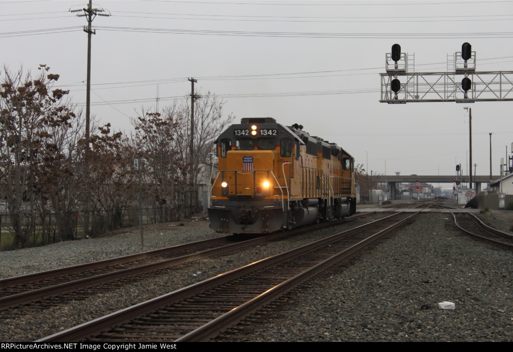Union Pacific GP40-2s in Stockton